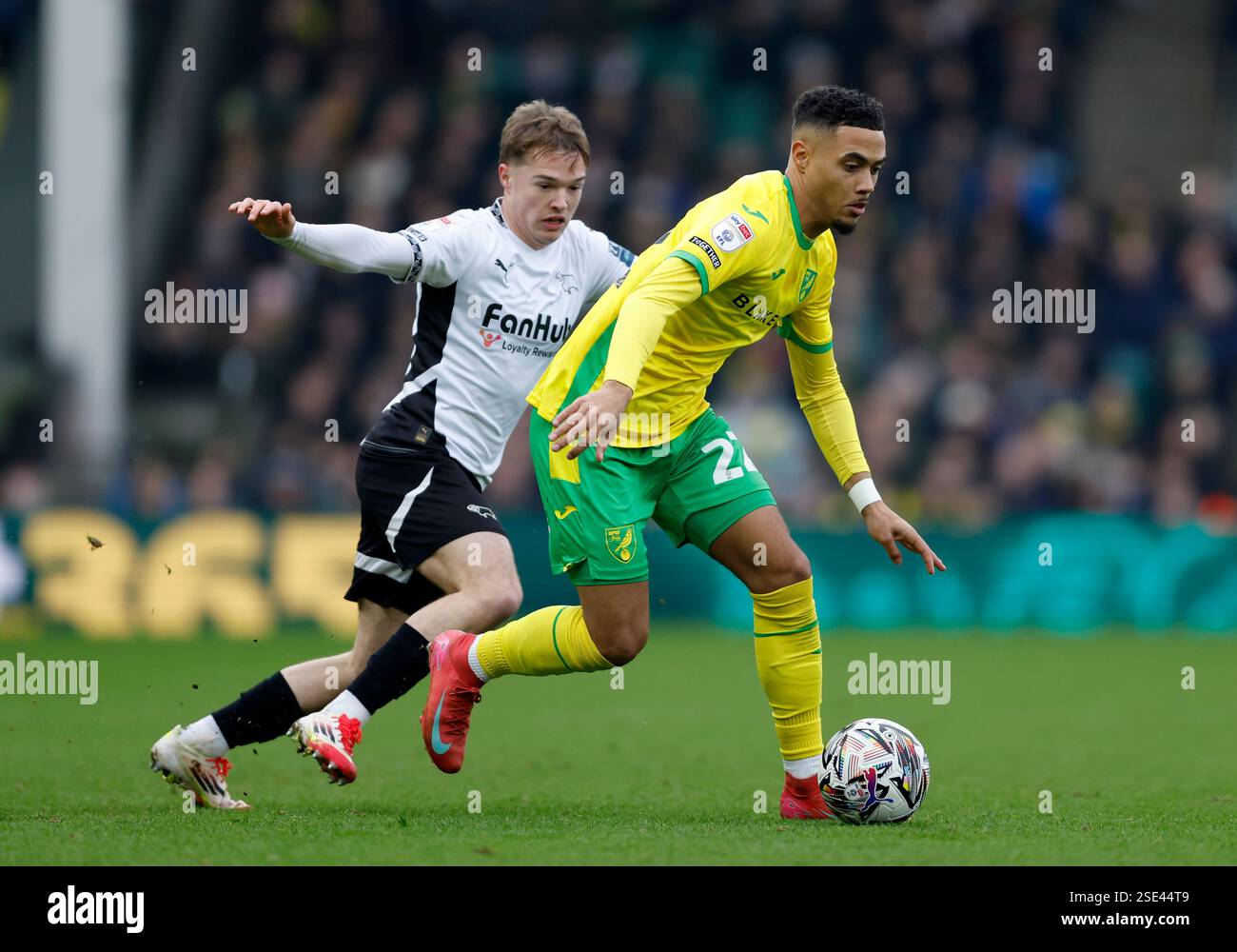Derby County's Liam Thompson (left) and Norwich City's Lewis Dobbin ...