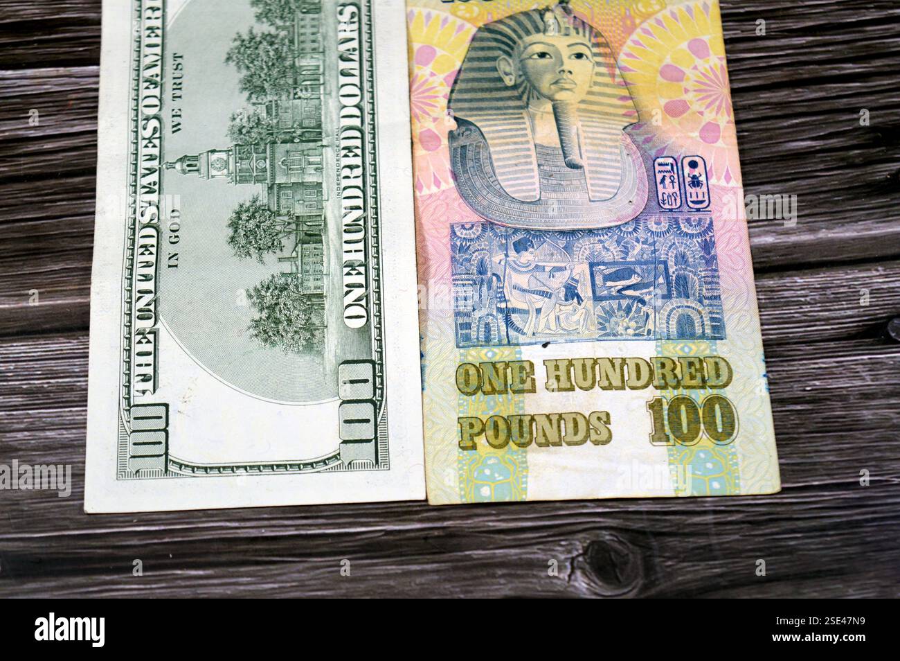 Reverse sides of Old one hundred Egyptian pounds with Tutankhamen's ...