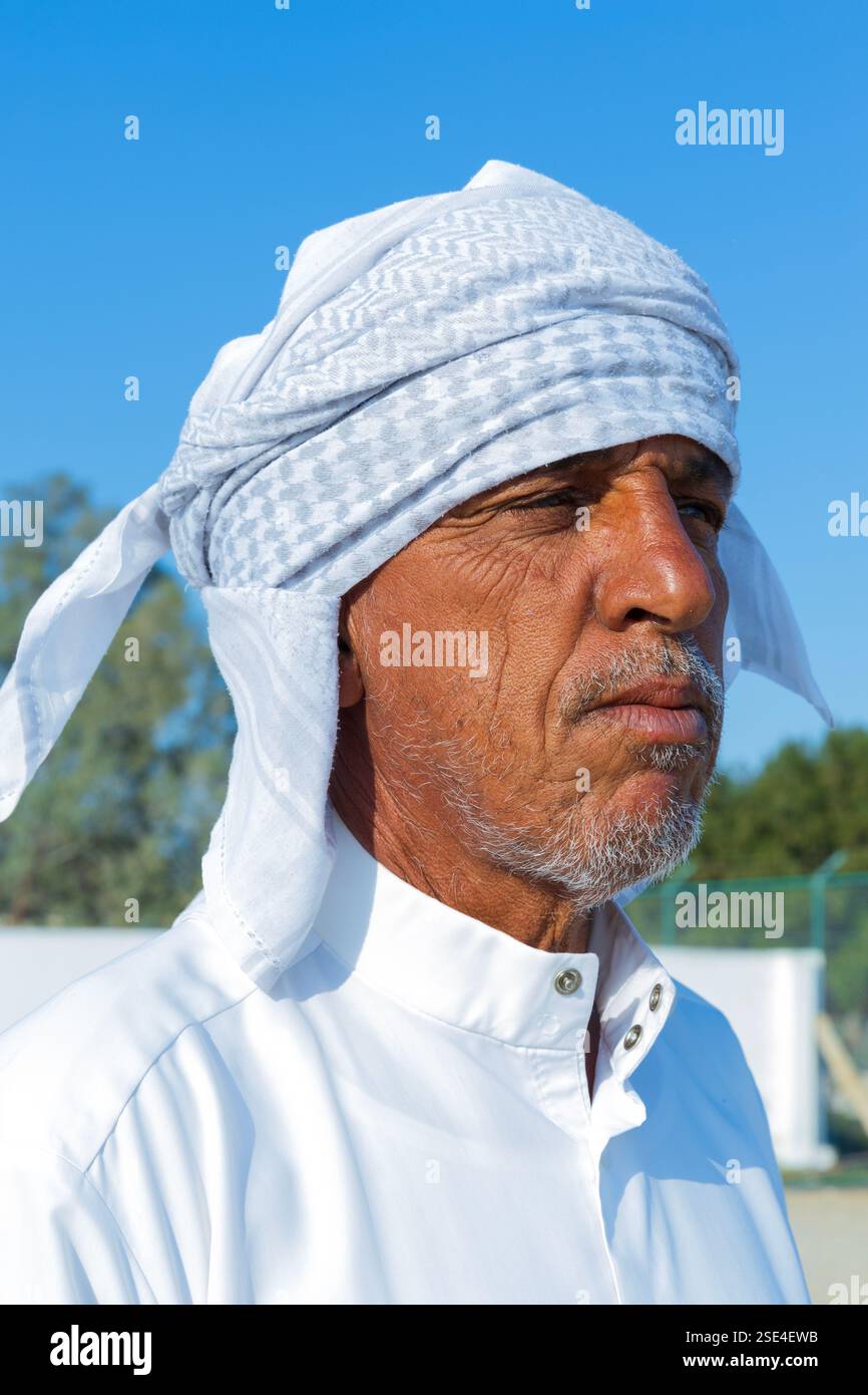 Elderly man in traditional attire hi-res stock photography and images ...