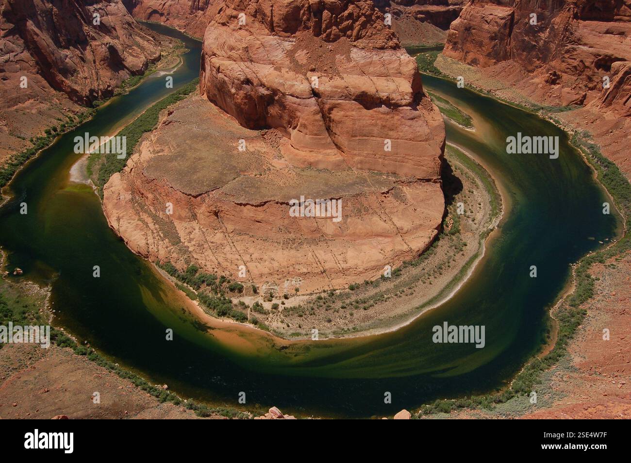 Stunning view of Horseshoe Bend, where the Colorado River meanders ...