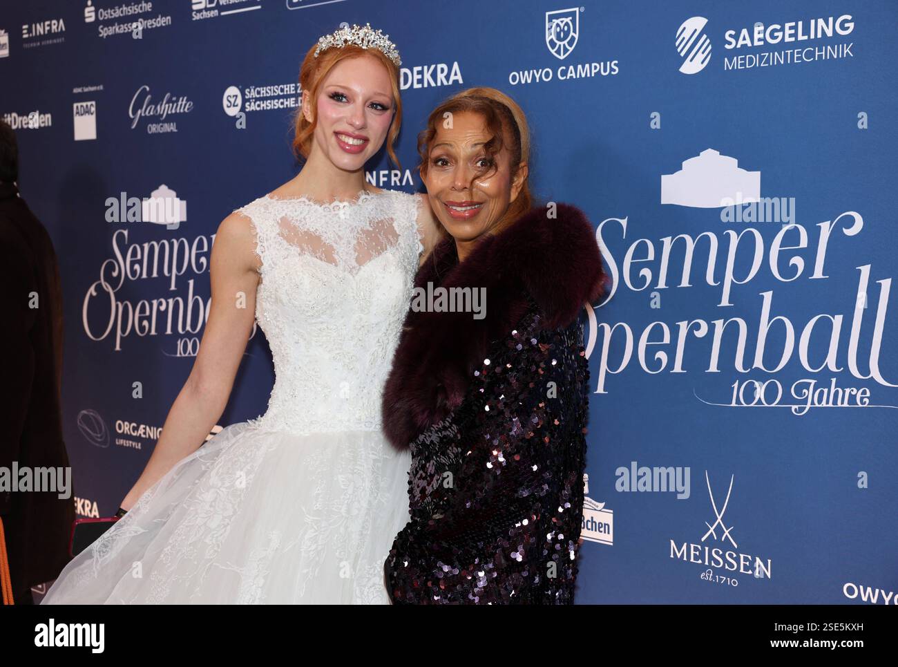 Anna Ermakova mit Mutter Angela Ermakova beim 17. SemperOpernball 2025 ...