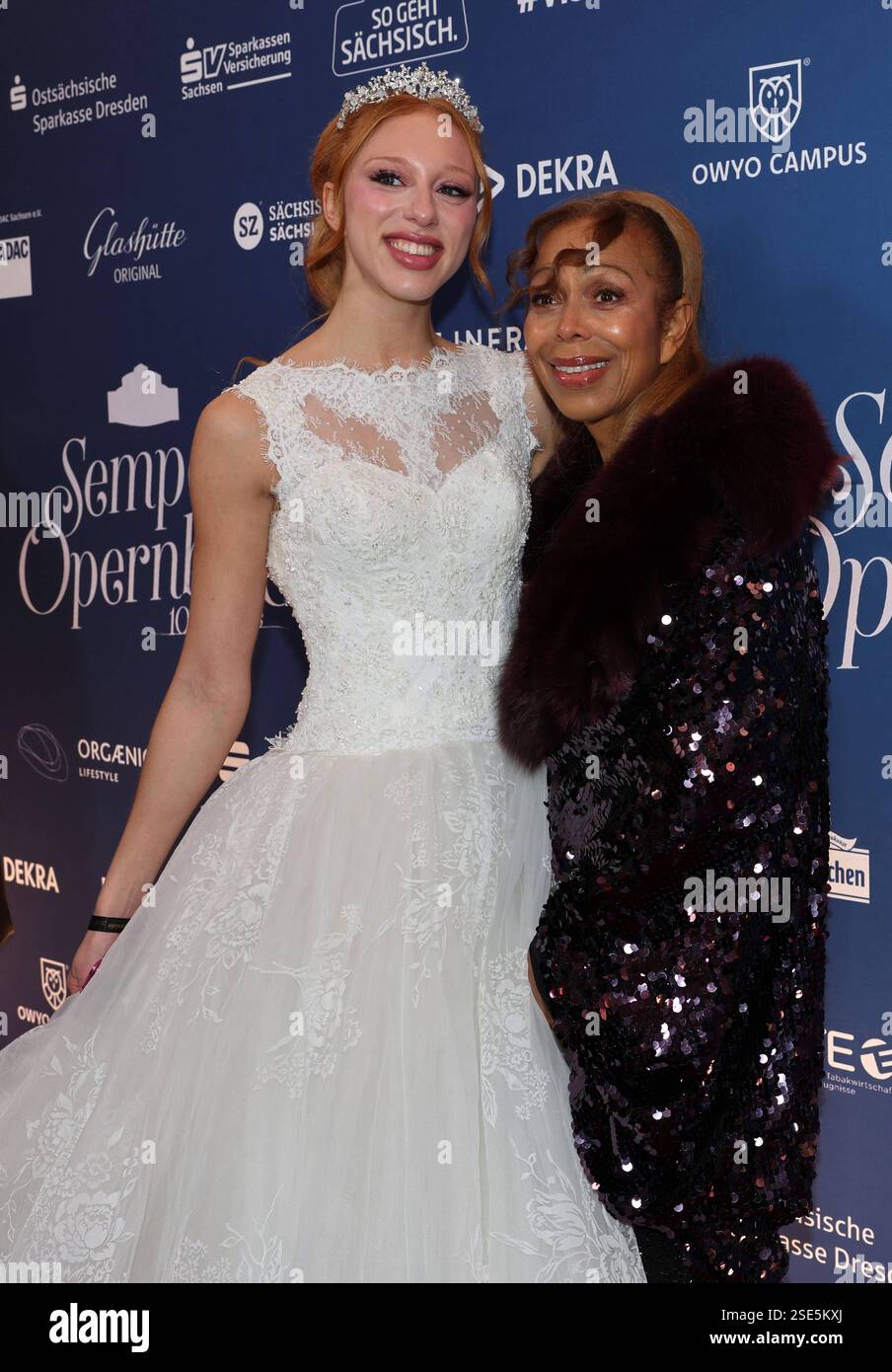 Anna Ermakova mit Mutter Angela Ermakova beim 17. SemperOpernball 2025 ...