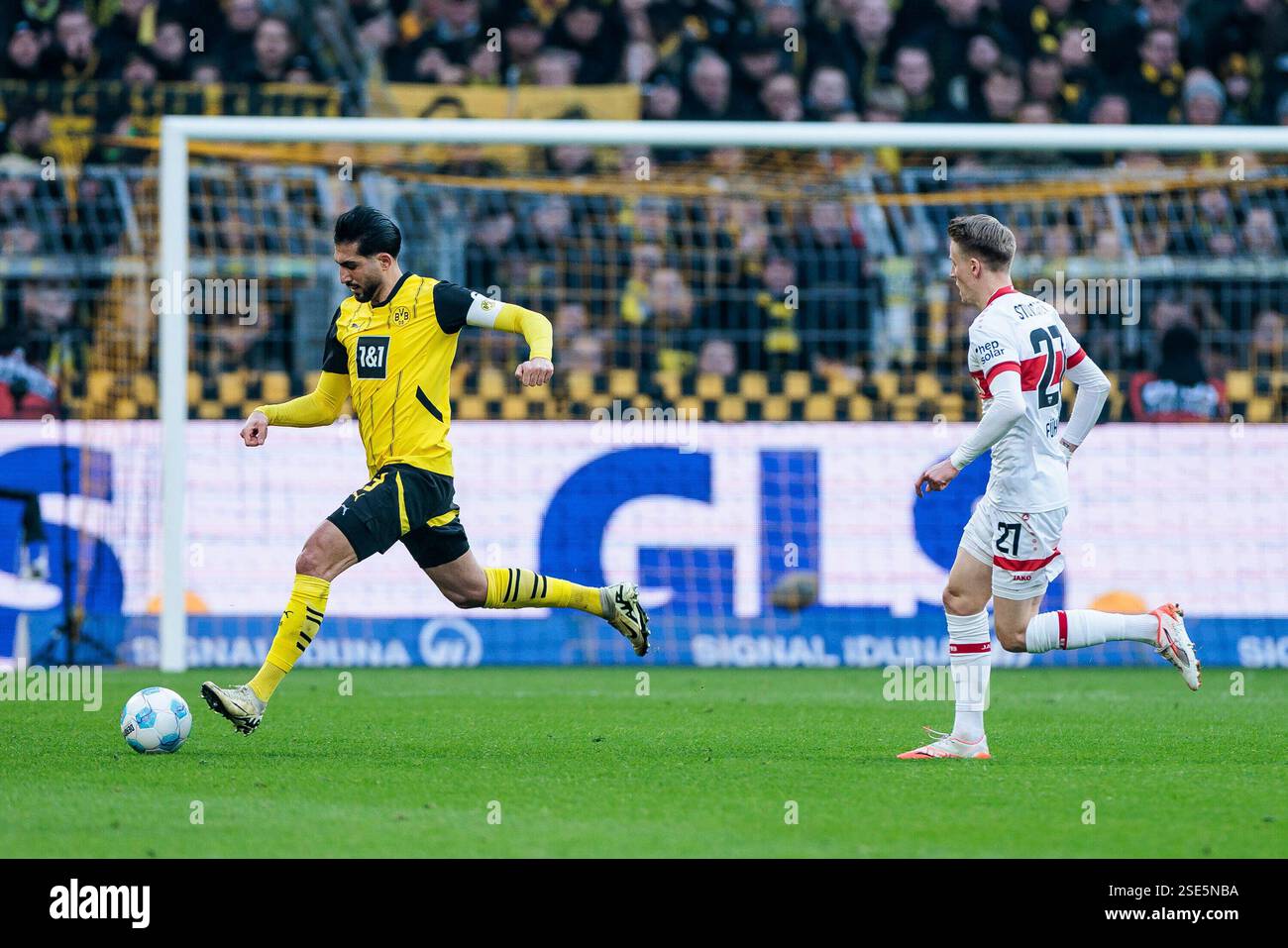 Dortmund, Deutschland. 08th Feb, 2025. Zweikampf Emre Can (Borussia Dortmund, 23), Chris F?hrich ...