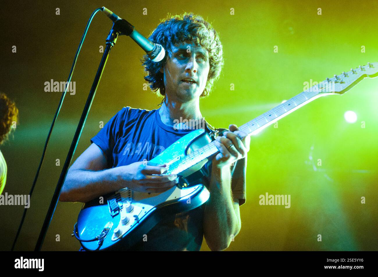 THE RAPTURE, YOUNG, CONCERT, 2004: Singer LUKE JENNER from the RAPTURE ...