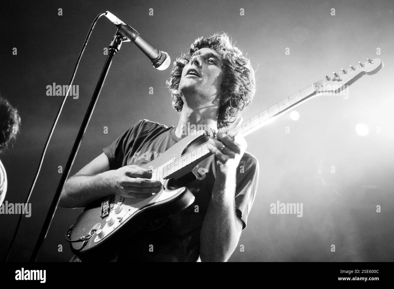 THE RAPTURE, YOUNG, CONCERT, 2004: Singer LUKE JENNER from the RAPTURE ...