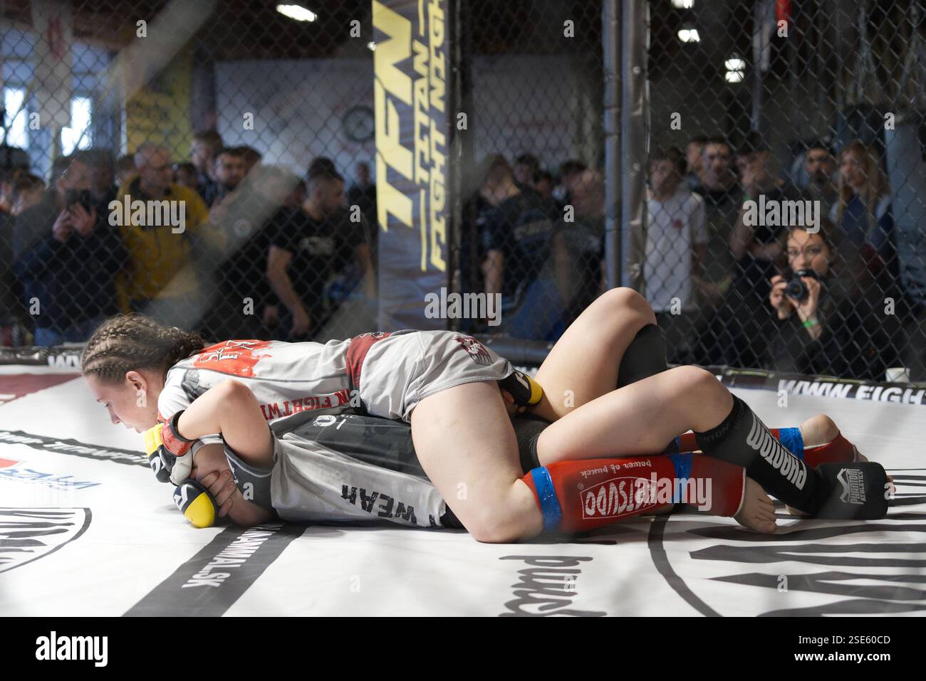 Mma ring hi-res stock photography and images - Alamy