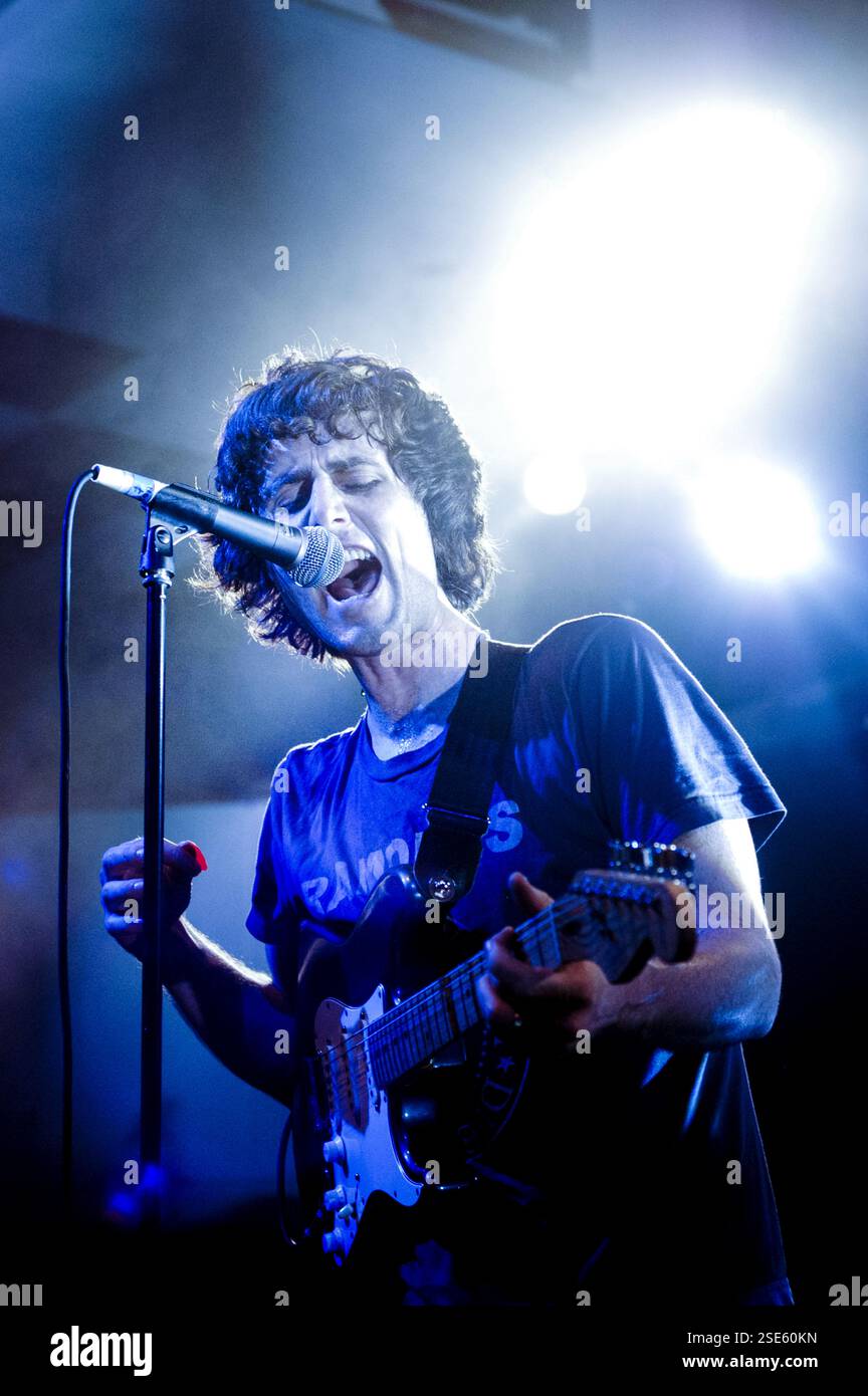 THE RAPTURE, YOUNG, CONCERT, 2004: Singer LUKE JENNER from the RAPTURE ...