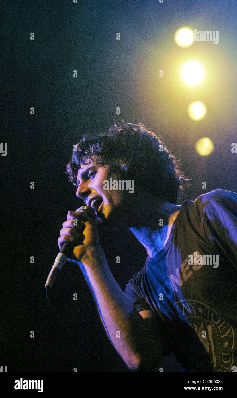 THE RAPTURE, YOUNG, CONCERT, 2004: Singer LUKE JENNER from the RAPTURE ...