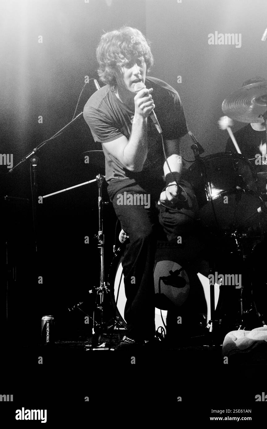 THE RAPTURE, YOUNG, CONCERT, 2004: Singer LUKE JENNER from the RAPTURE ...