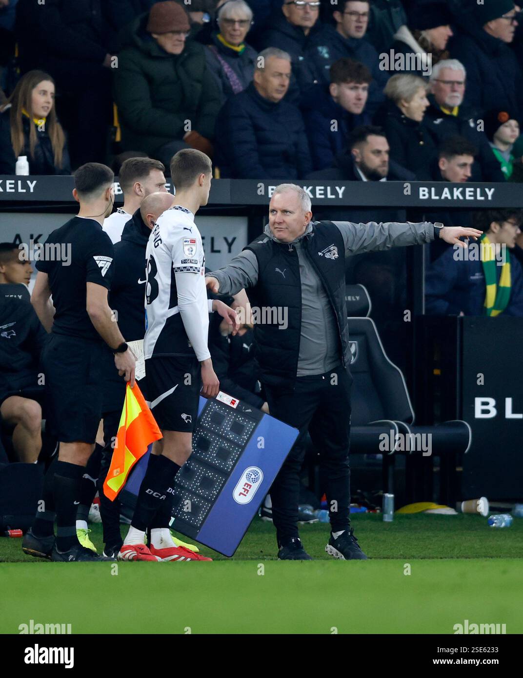 Derby County caretaker manager Matt Hamshaw (right) speaks with Derby ...