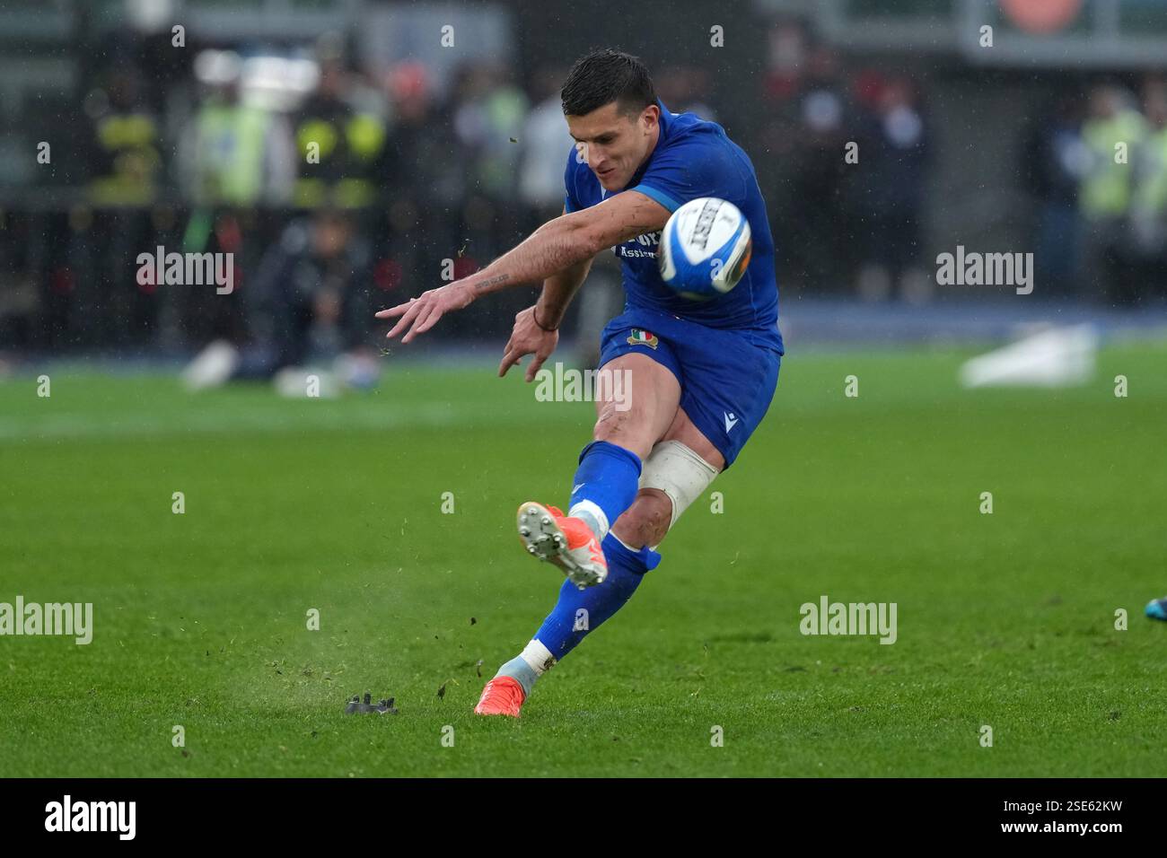 Rome, Italia. 08th Feb, 2025. Tommaso Allan of Italy during the Six ...