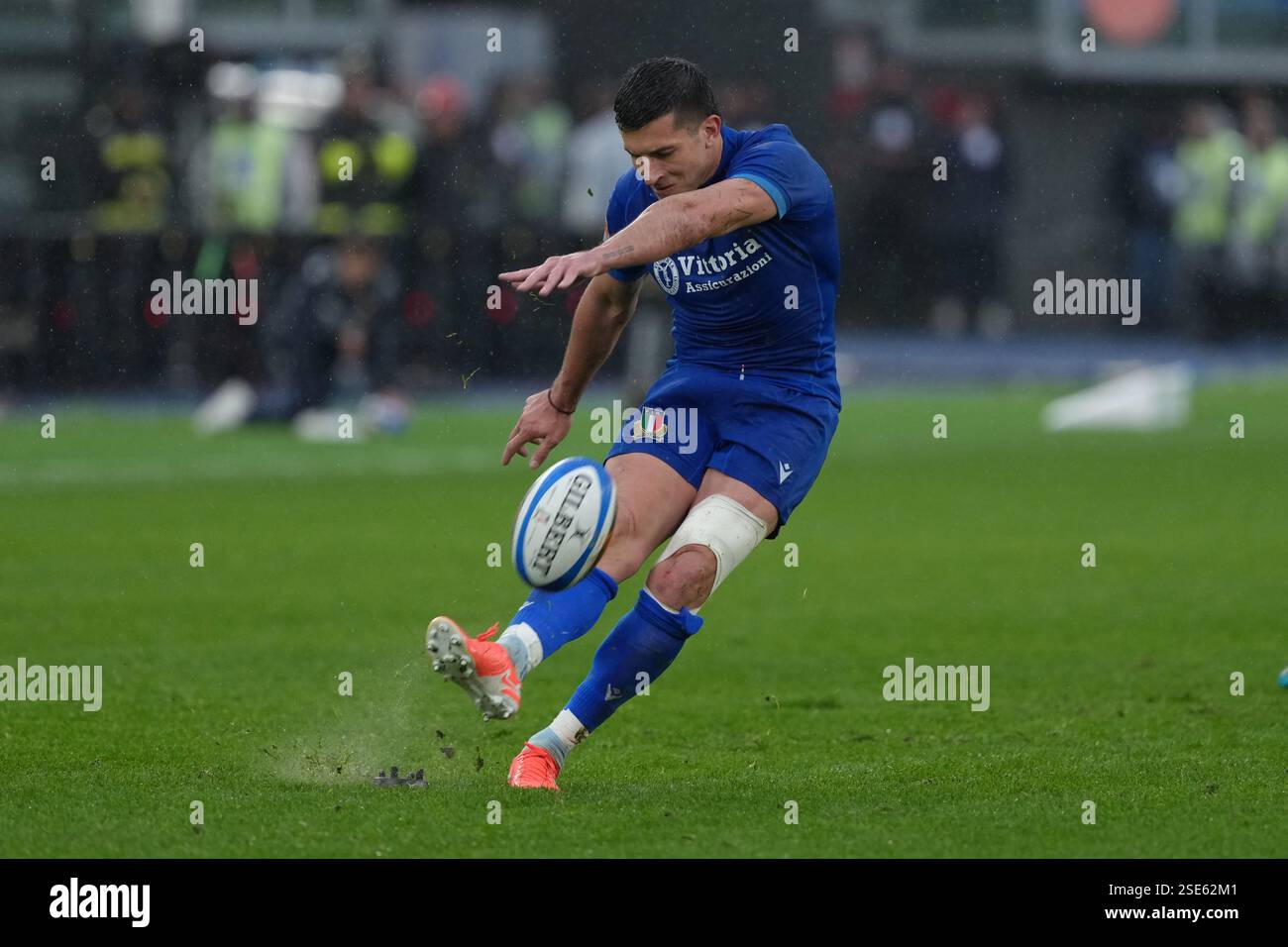 Rome, Italia. 08th Feb, 2025. Tommaso Allan of Italy during the Six ...