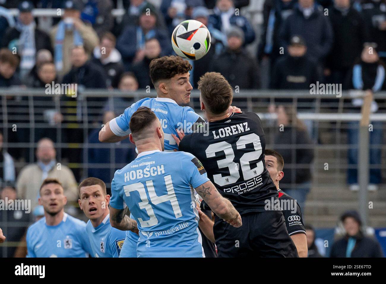 Muenchen, Deutschland. 08th Feb, 2025. Kopfballduell von Sean Dulic ...