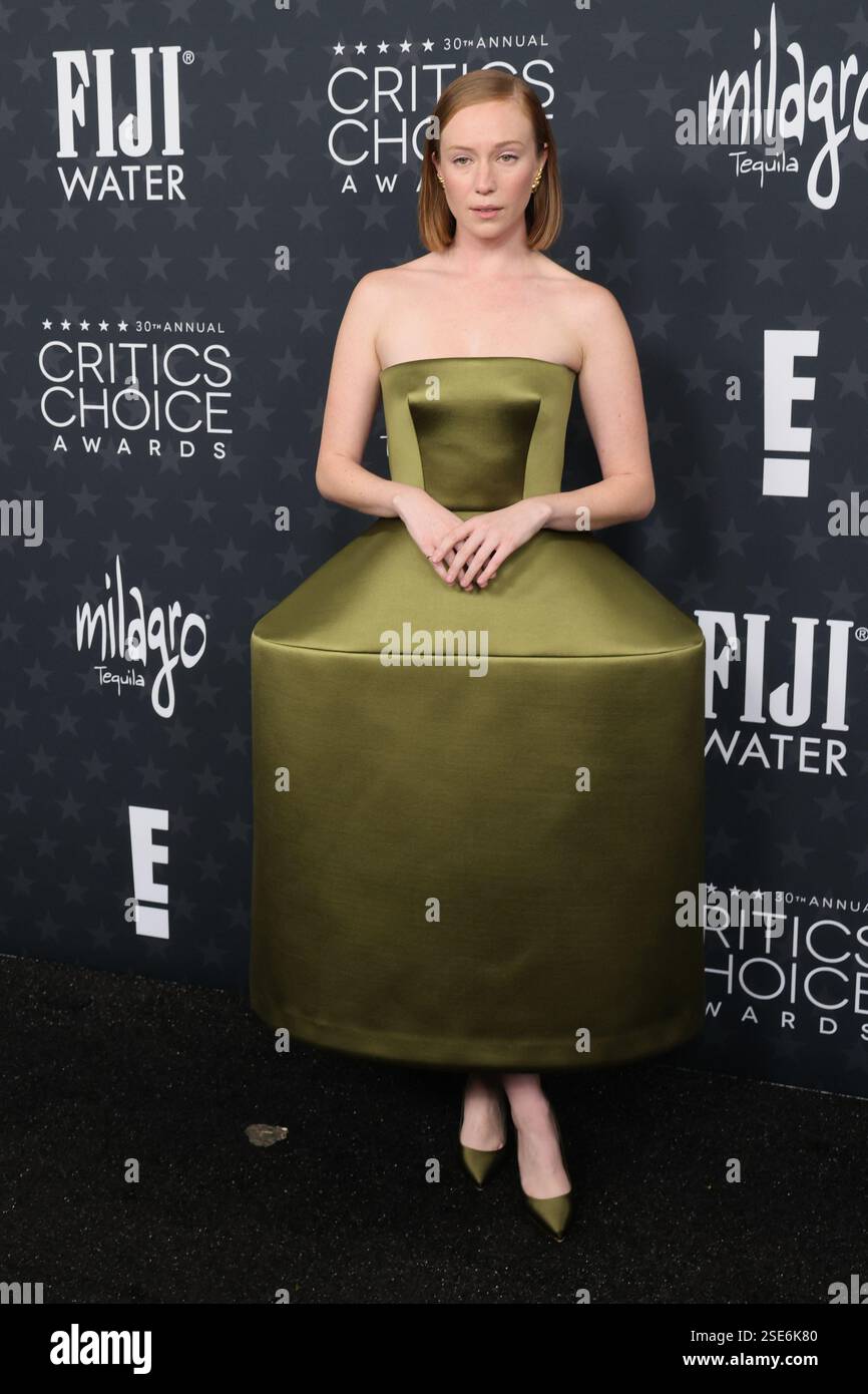 Santa Monica, USA. 08th Feb, 2025. Hannah Einbender attends the 30th ...