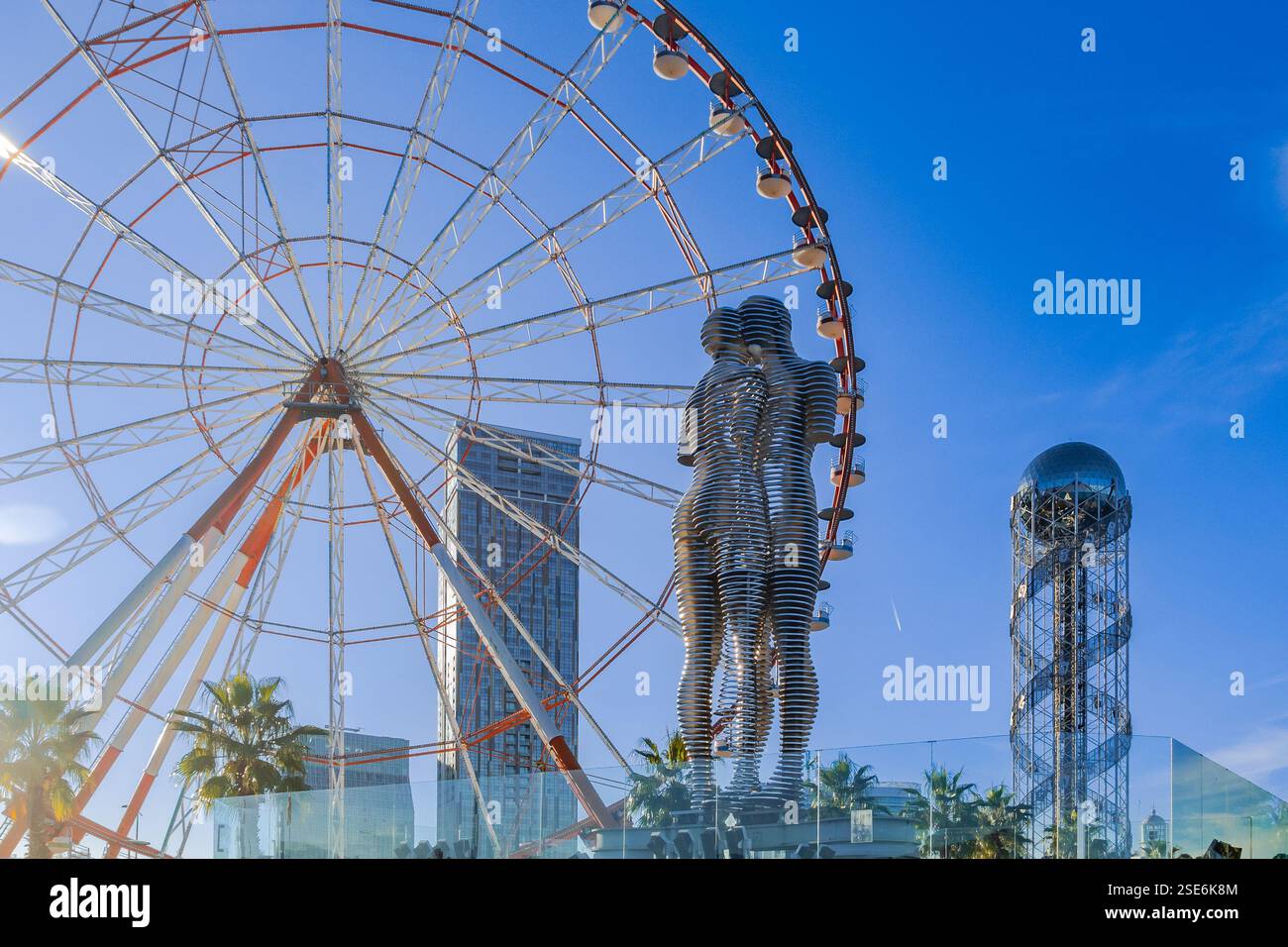 Moving statue of a man and a woman Ali and Nino Stock Photo - Alamy