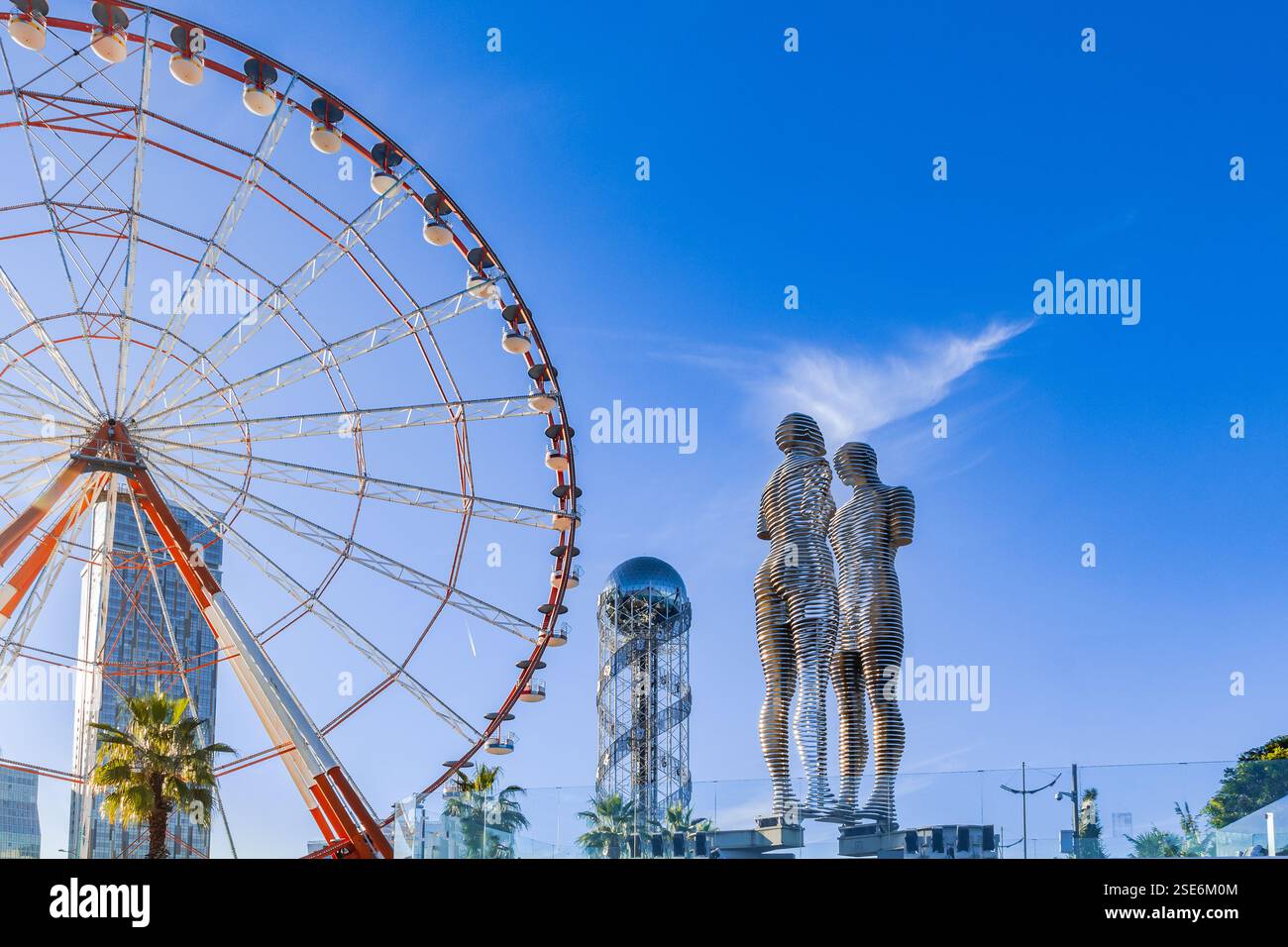Moving statue of a man and a woman Ali and Nino Stock Photo - Alamy