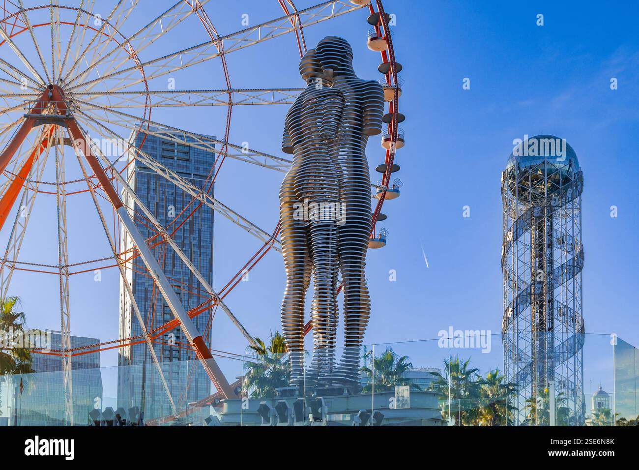 Moving statue of a man and a woman Ali and Nino Stock Photo - Alamy