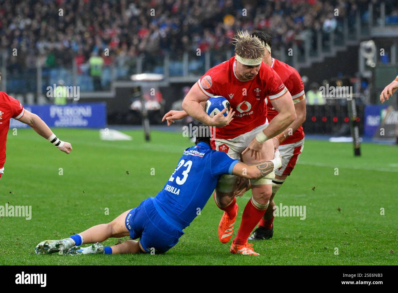 Roma, Italia. 08th Feb, 2025. Wales's Aaron Wainwright during the Six ...