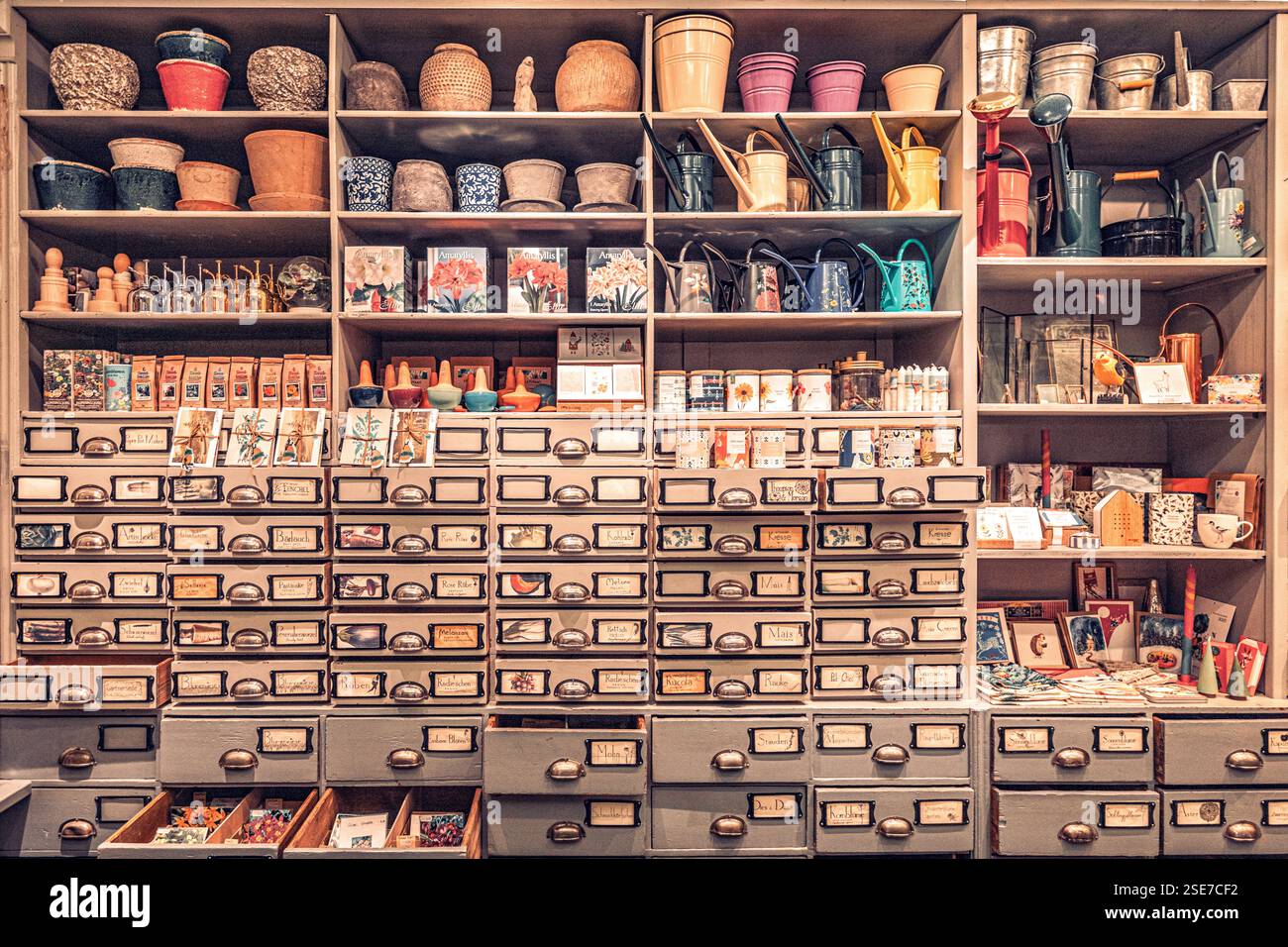 Traditional Retail Shop Stock Photo - Alamy