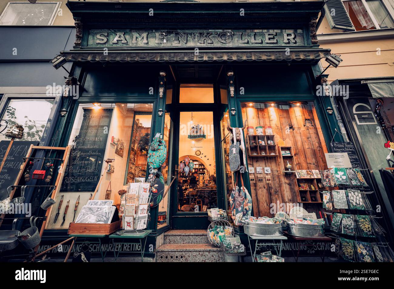 Traditional Retail Shop Stock Photo - Alamy