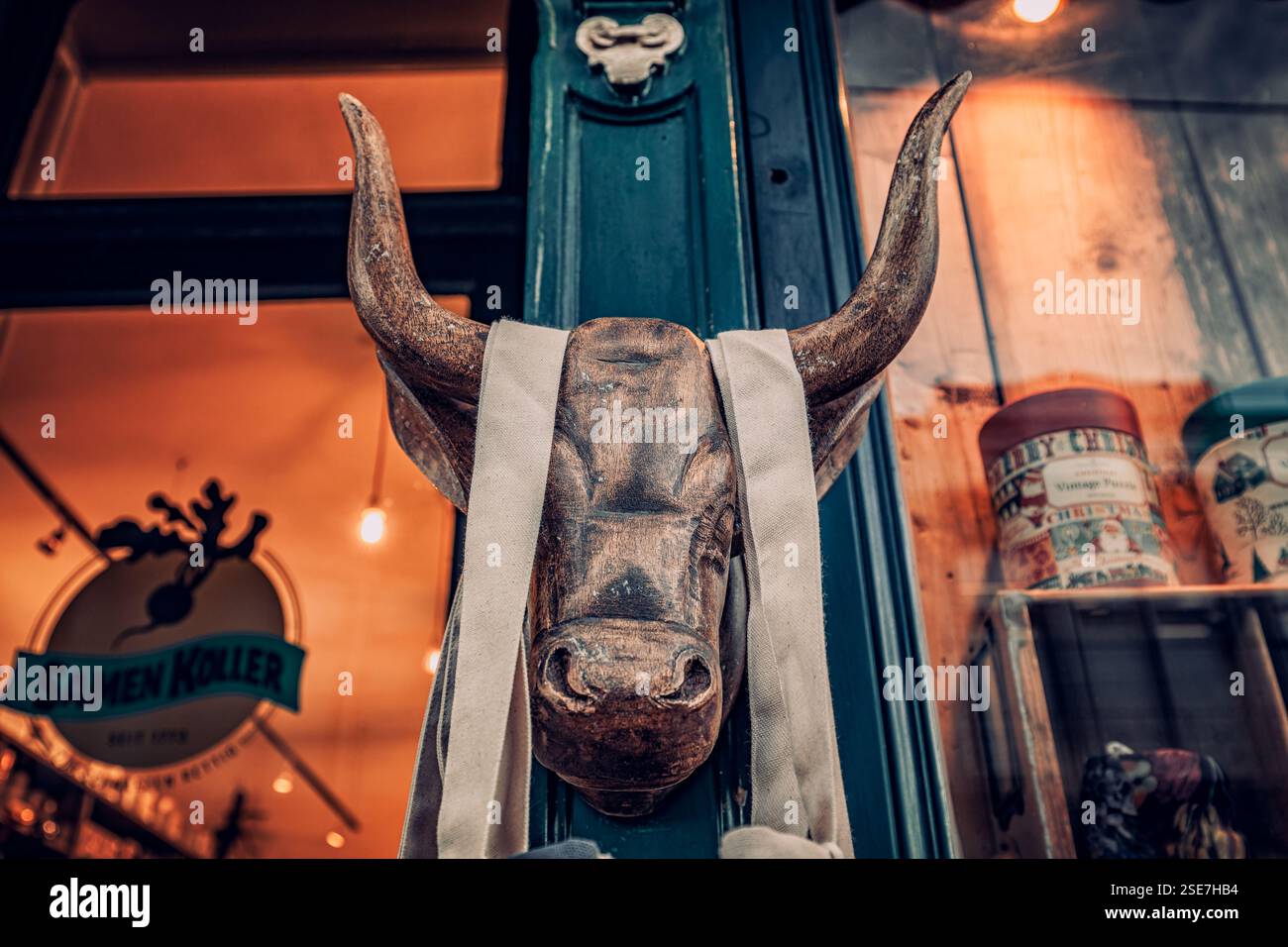 Traditional Retail Shop Stock Photo - Alamy