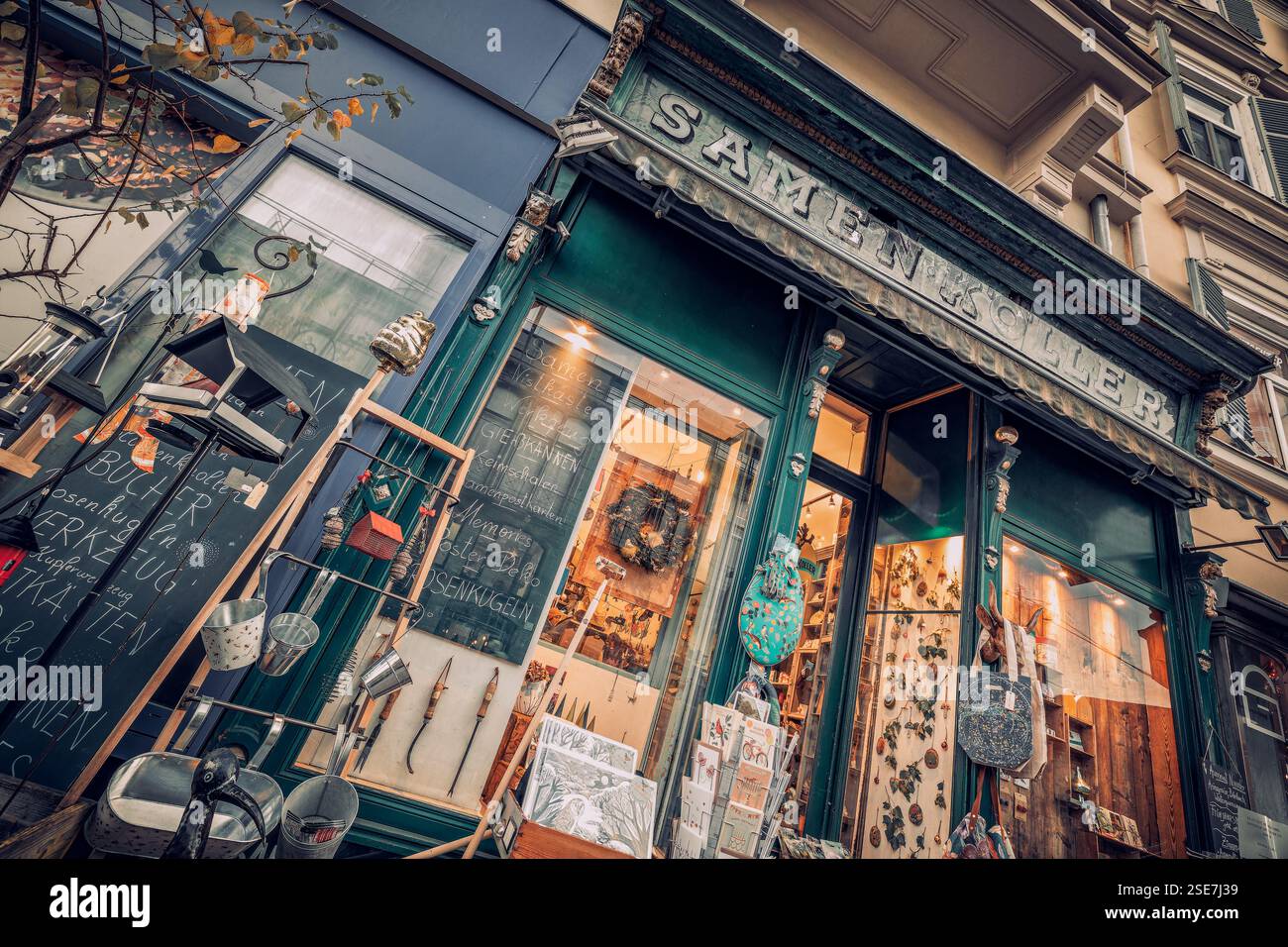 Traditional Retail Shop Stock Photo - Alamy