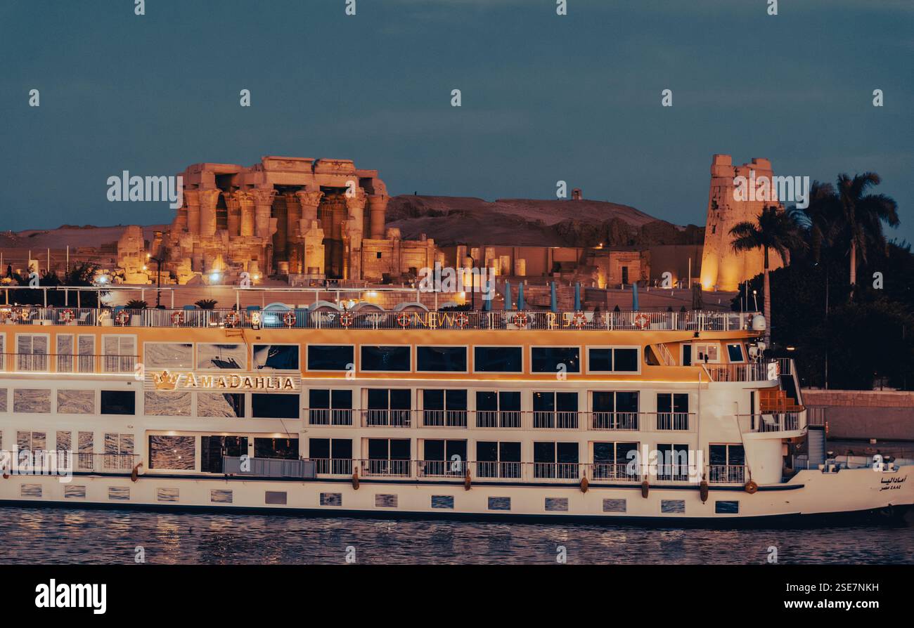 Tourist Nile cruise ship in front of the Kom Ombo Temple Stock Photo ...