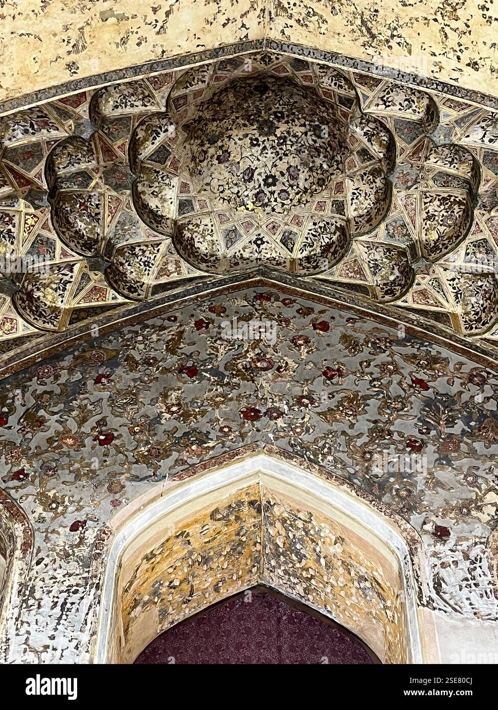 Persian palace smartphone stock photos and images - Alamy