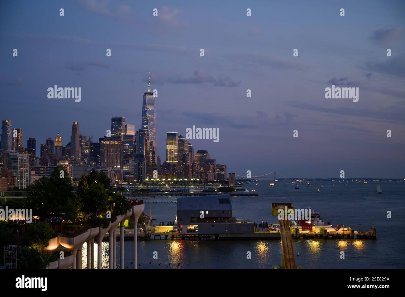 Captivating view citys silhouette hi-res stock photography and images ...