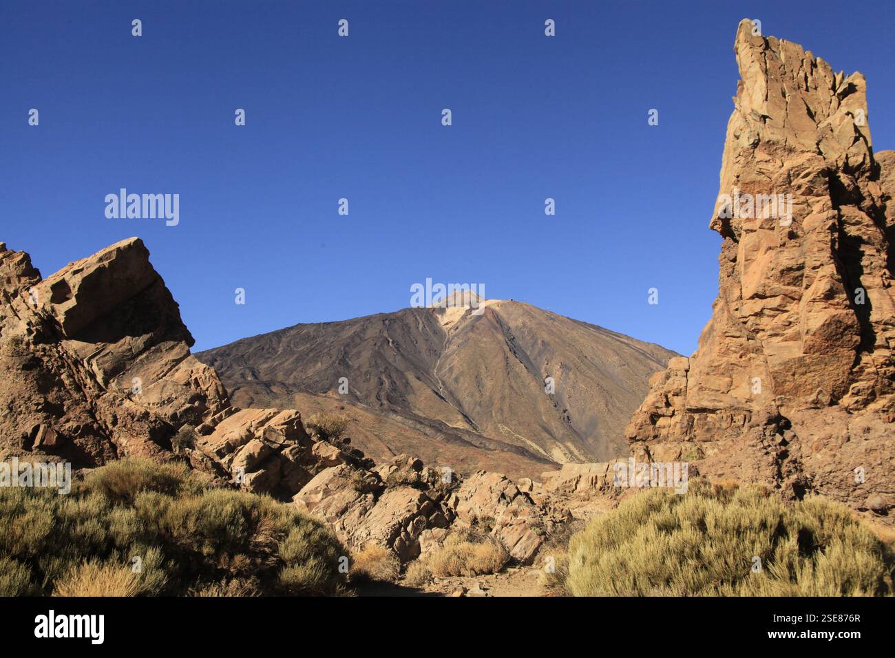 Cable car to the summit of teide hi-res stock photography and images ...