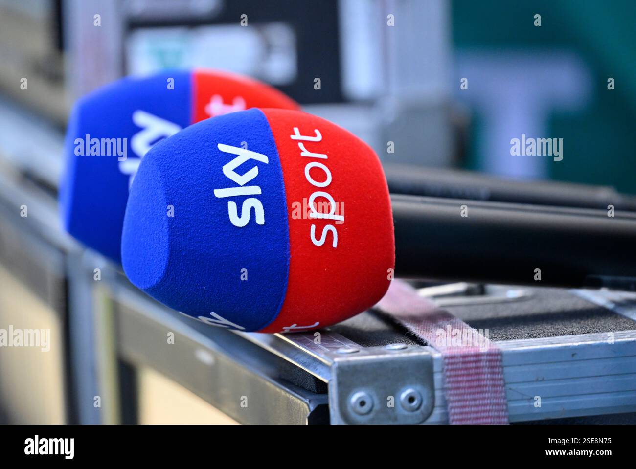 SKY Logo Mikrofone liegen auf Koffer TSG 1899 Hoffenheim vs 1. FC Union ...