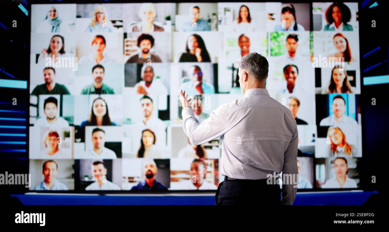 Speaker engaging with audience hi-res stock photography and images - Alamy