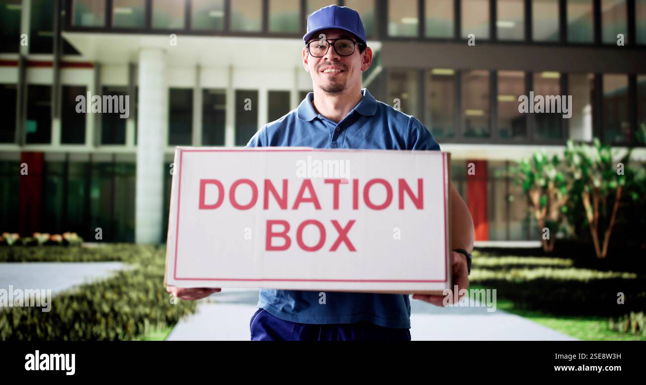 Food bank truck giving hi-res stock photography and images - Alamy