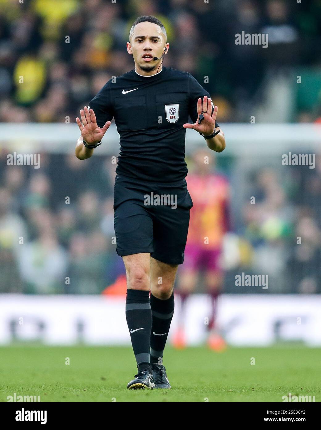 Ruebyn ricardo referee hi-res stock photography and images - Alamy