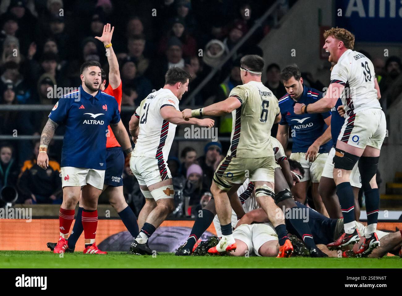 Fin Baxter of England goes over for a try during the 2025 Guinness 6 ...