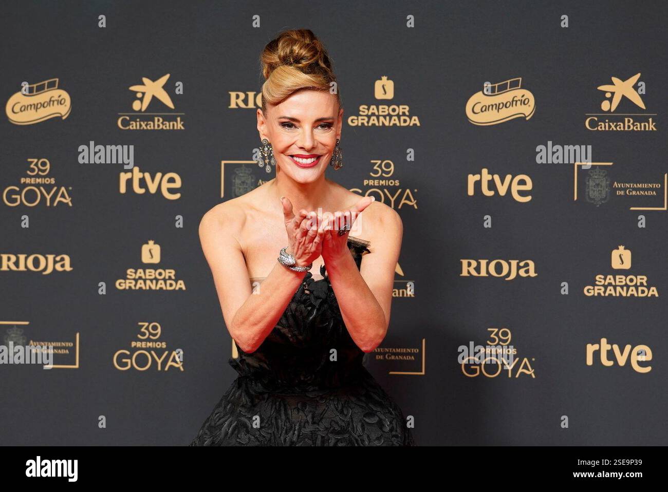 Presenter Paula Vázquez poses on the red carpet at the 39th edition of ...