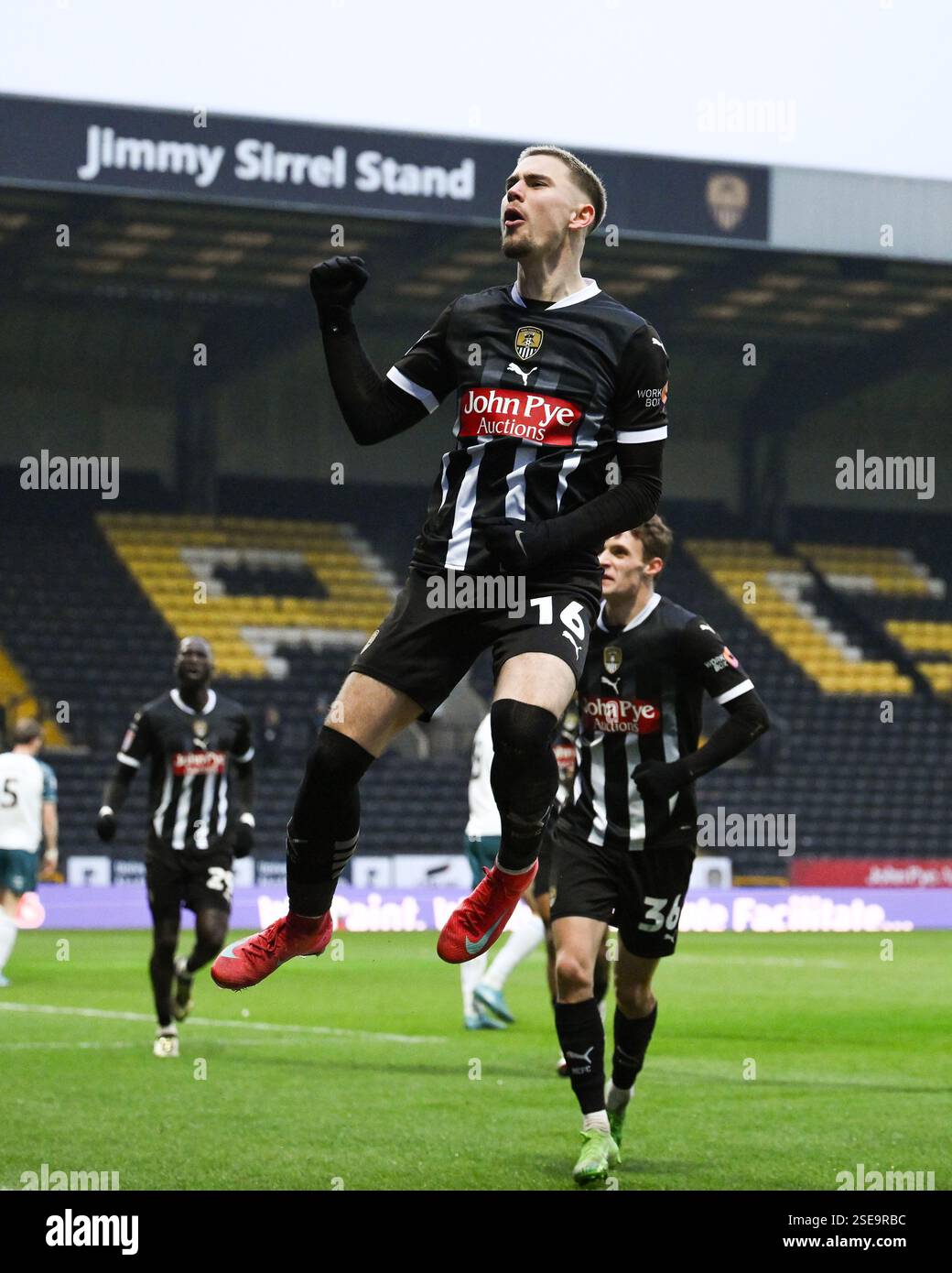 Meadow Lane, Nottingham on Saturday 8th February 2025. Charlie Whitaker ...