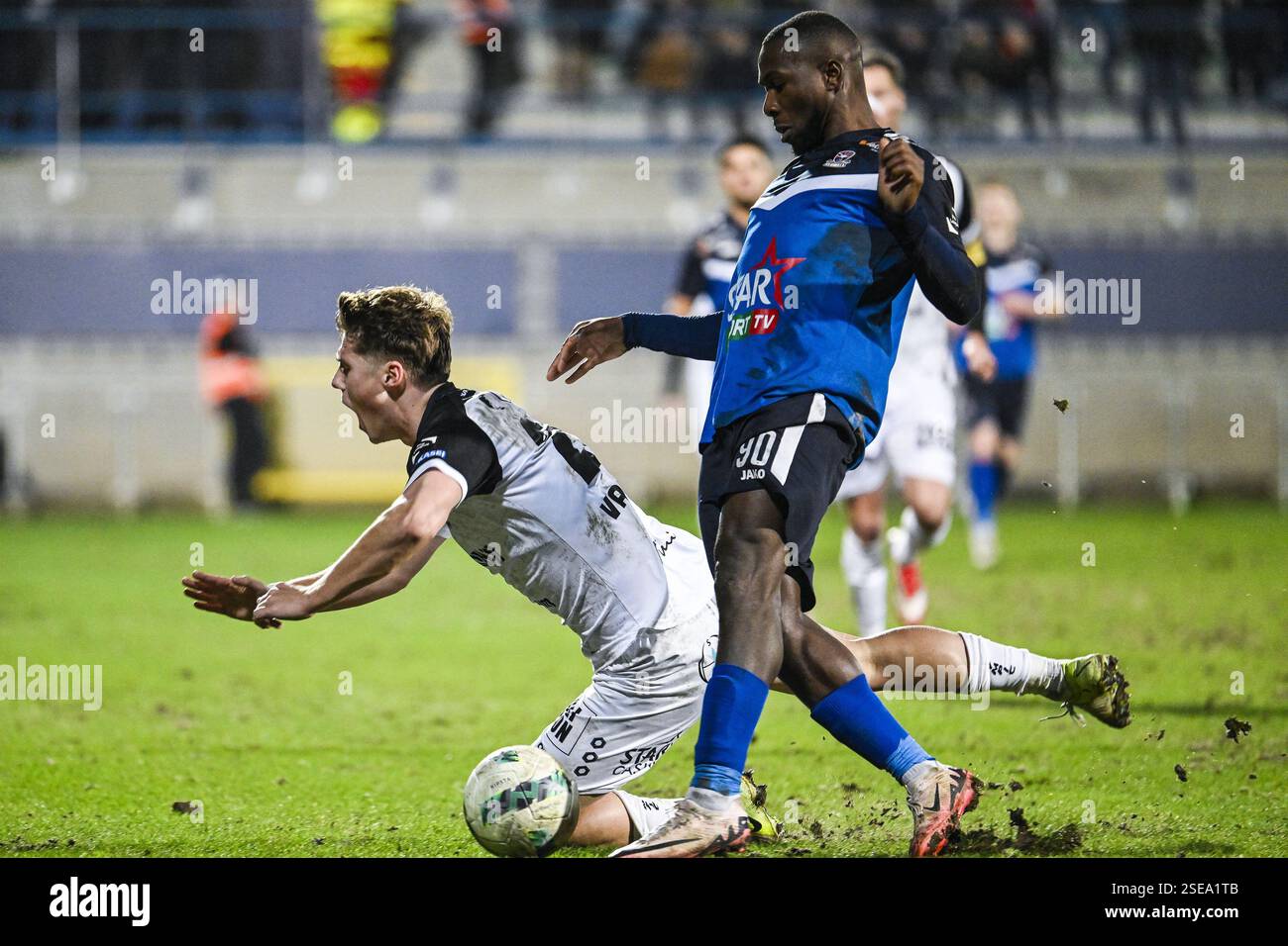 Dernderleeuw, Belgium. 08th Feb, 2025. STVV's Rein Van Helden and ...