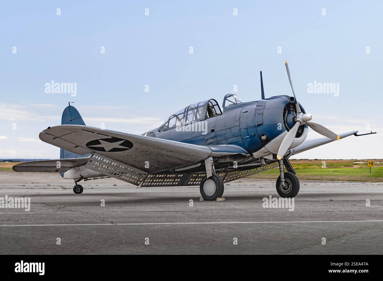 Sbd dauntless battle of midway hi-res stock photography and images - Alamy