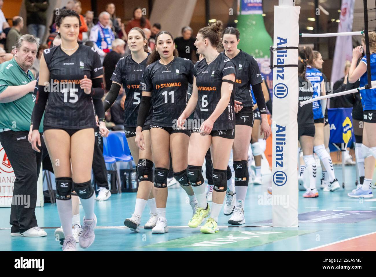 Enttaeuschtes Team der LIB Aachen - Mitte: Jelena Novakovic (Ladies in ...