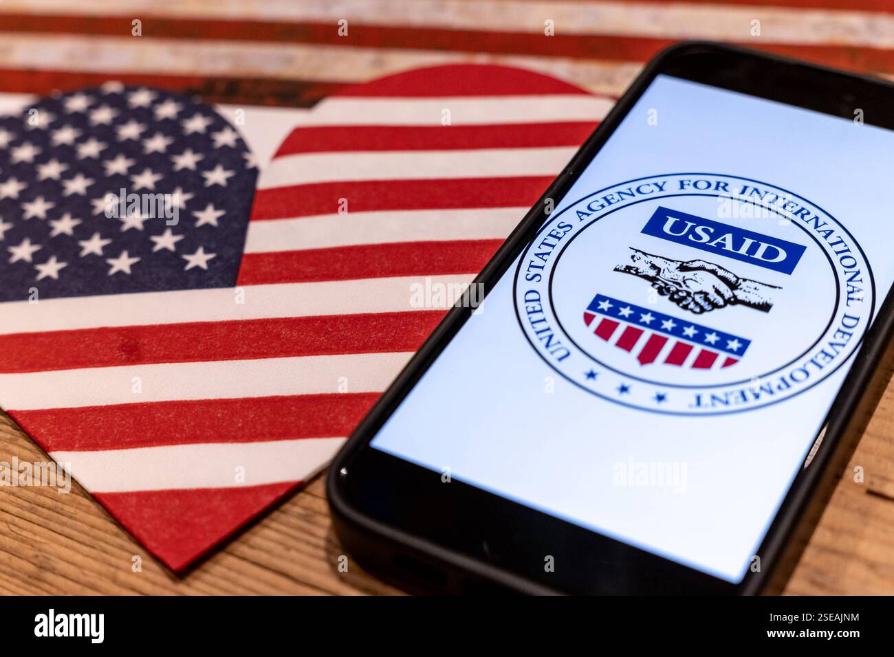 USAID-Logo mit Herz-Motiv der US-Flagge 08.02.25, Selters: Symbolfoto ...