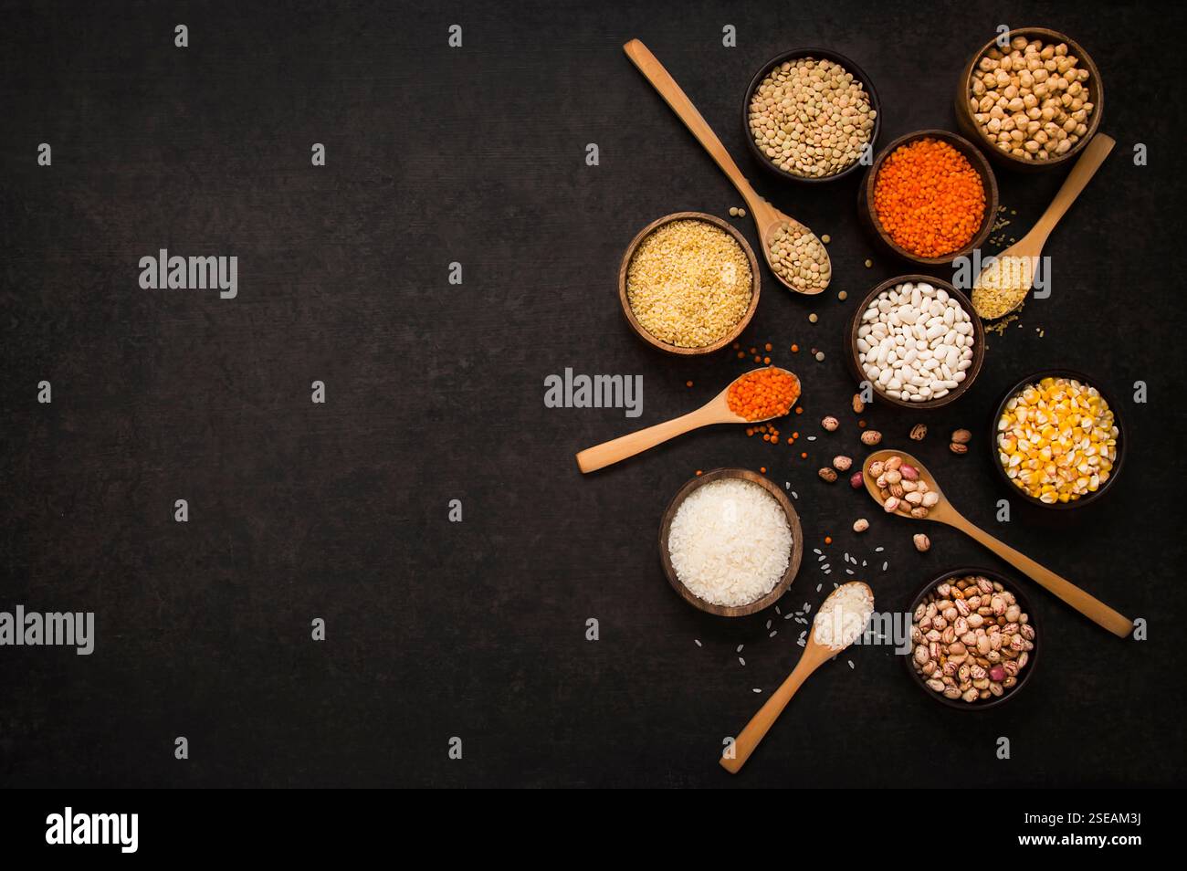 Different type of raw dry legumes composition. White beans, lentils ...