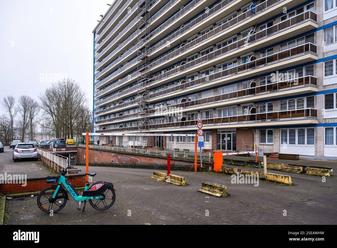 Patterns of a high rise social housing block at Avenue Dr Zamenhof ...