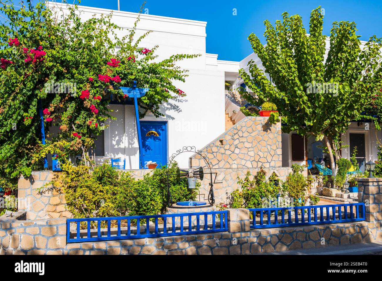 Traditional architecture of Greek house in Pollonia village, Milos ...