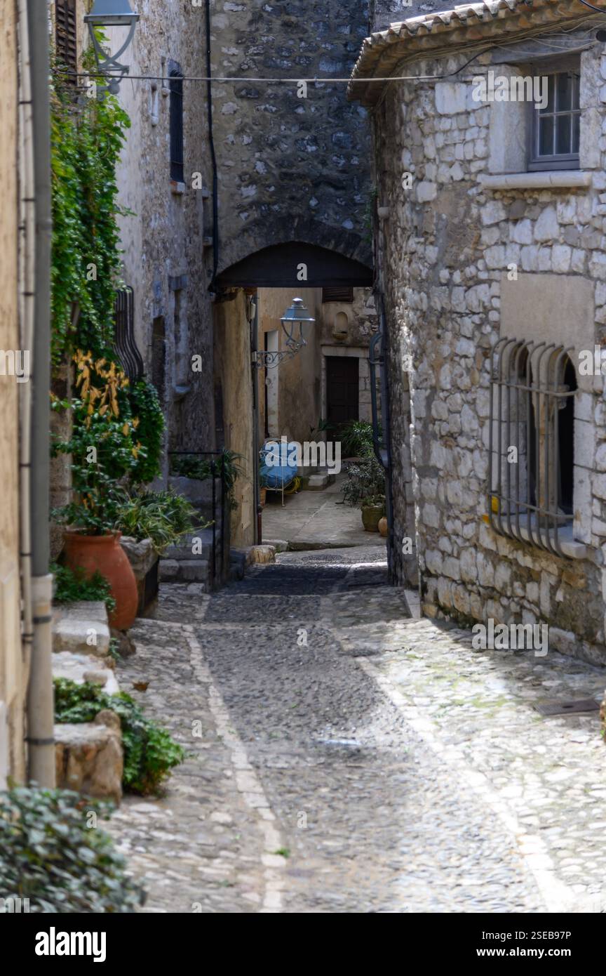 A beautiful Mediterranean alleyway in the old town centre of the famous ...