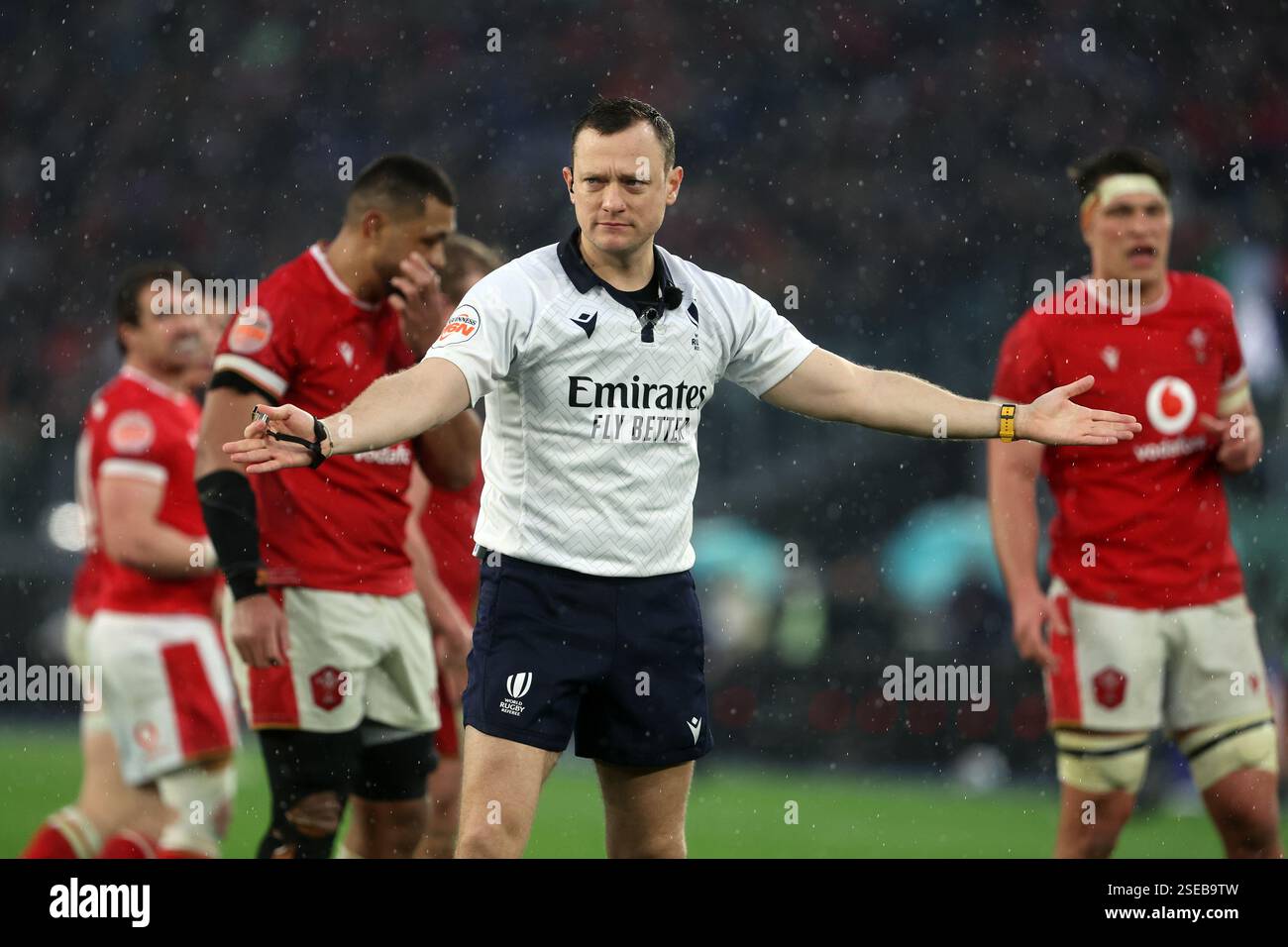 Rome, Italy. 08th Feb, 2025. Rome, Italy 08.02.2025: referee Matthew ...
