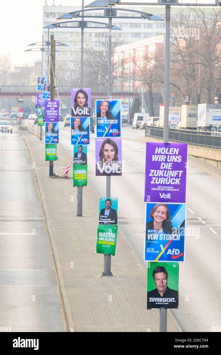 GER, Berlin, Wahl, Wahlplakate, Plakatierung im oeffentlichen ...