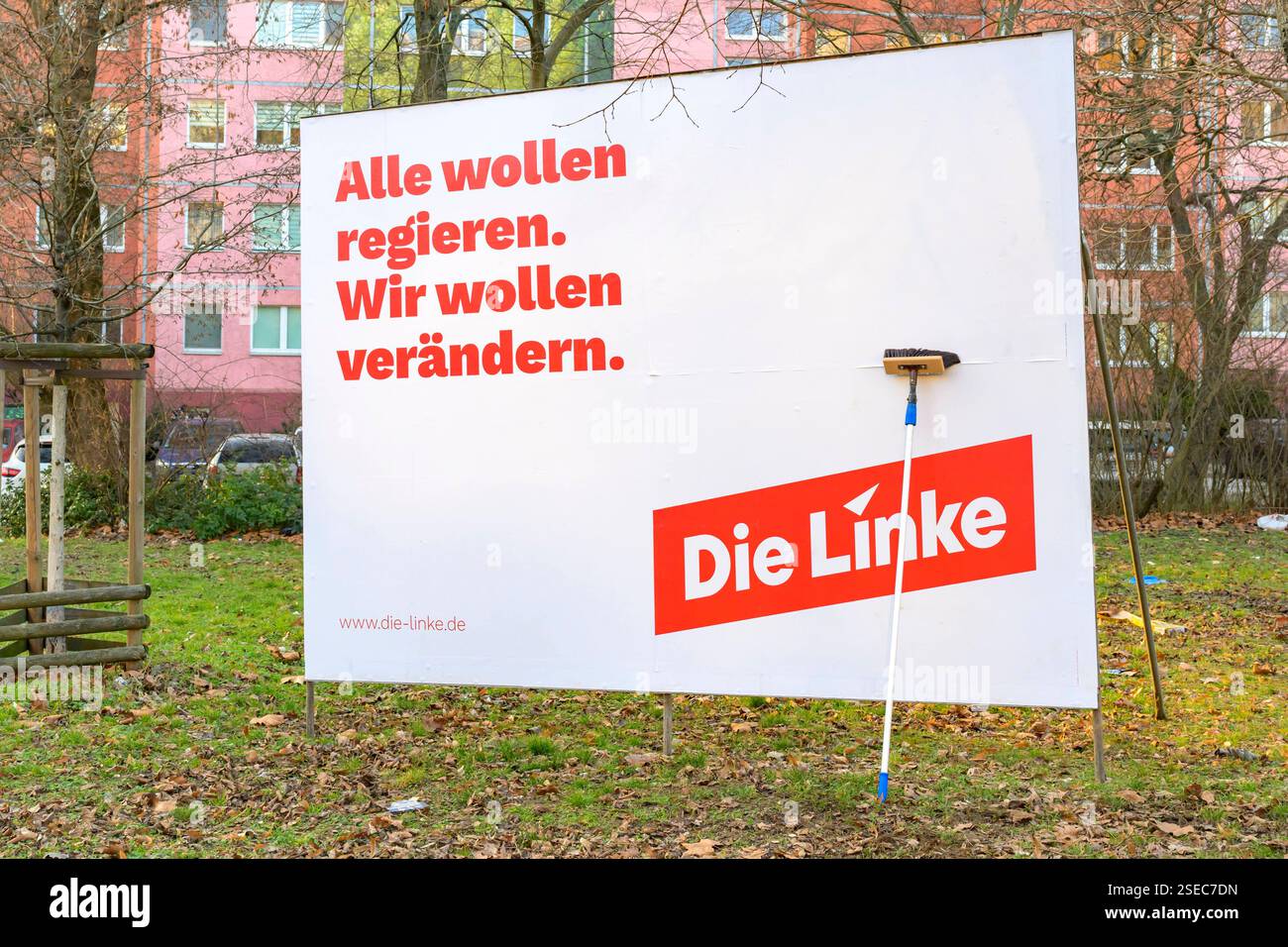 GER, Berlin, Wahl, Wahlplakate, Plakatierung im oeffentlichen ...