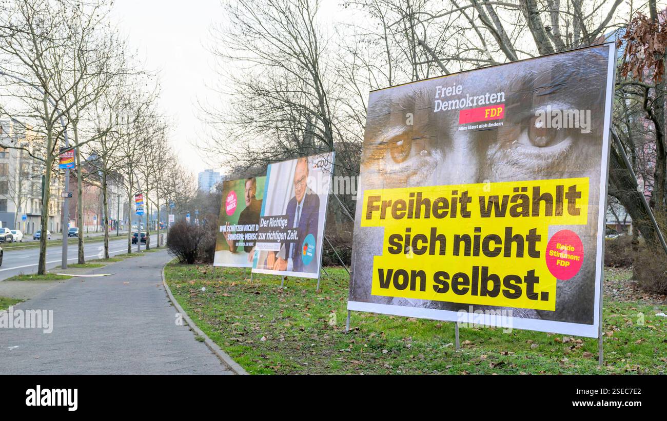 GER, Berlin, Wahl, Wahlplakate, Plakatierung im oeffentlichen ...