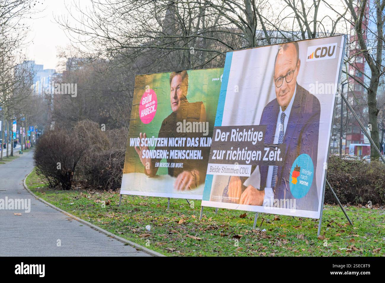 GER, Berlin, Wahl, Wahlplakate, Plakatierung im oeffentlichen ...